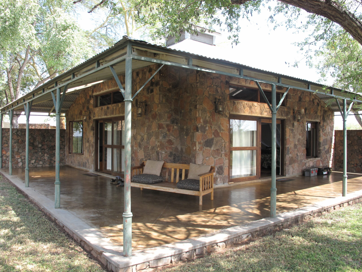Hunting trips in Zimbabwe, best rates and professional outfitters - Stalker