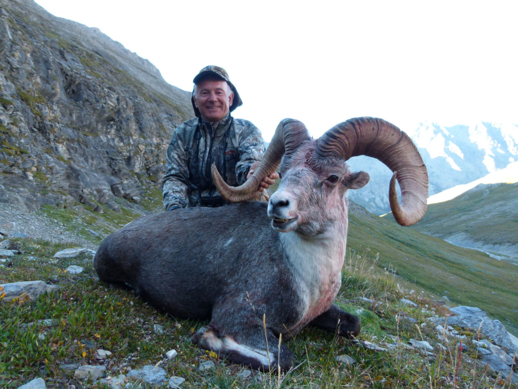 Hunting trips in Canada, best rates and professional outfitters - Stalker